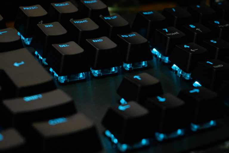 キーボード：Logicool G512 CARBON